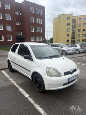 White Toyota Yaris 2002 in Pasvalys, with an engine capacity of 1.40 L and mileage of 342 thousand km for 1000 €, photo  on AUTOMOTO.COM.LV