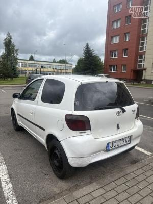 Белый Тойота Ярис 2002 в Пасвалис, объемом двигателя 1.40 л и пробегом 342 тыс. км за 1000 €, фото 4 на AUTOMOTO.COM.LV