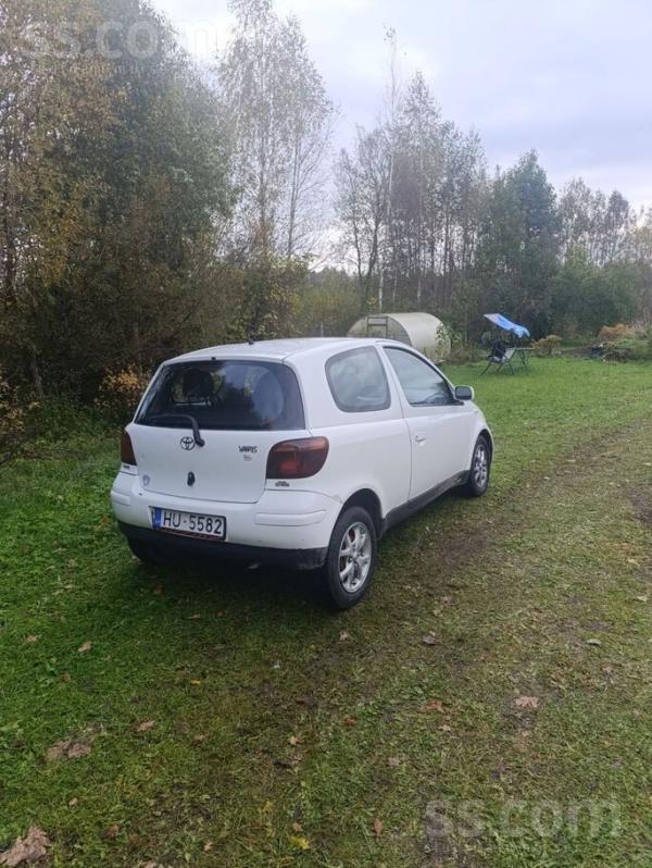 Balts Toyota Yaris 2004 Rīga, ar dzinēja tilpumu 1.40 L un nobraukumu 488 tūkst. km par 950 €, foto 1 vietnē AUTOMOTO.COM.LV