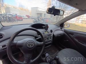 Белый Тойота Ярис 2005 в Рига, объемом двигателя 1.40 л и пробегом 400 тыс. км за 930 €, фото 6 на AUTOMOTO.COM.LV