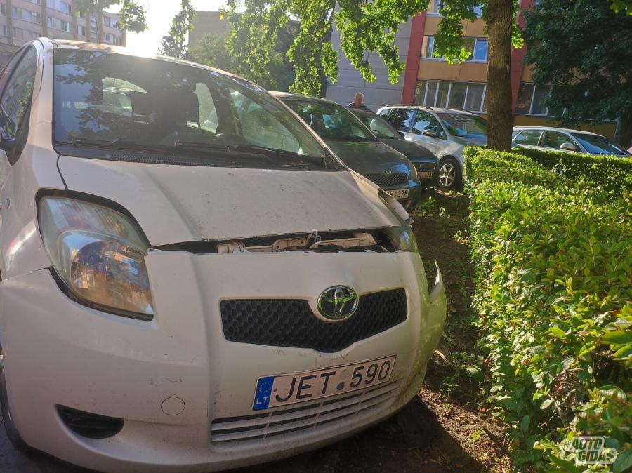 Balts Toyota Yaris 2007 Kauņa, ar dzinēja tilpumu 1.40 L un nobraukumu 325 tūkst. km par 700 €, foto 4 vietnē AUTOMOTO.COM.LV