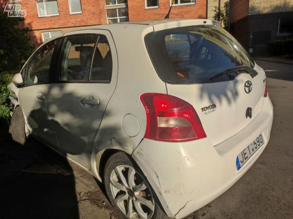 White Toyota Yaris 2007 in Kaunas, with an engine capacity of 1.40 L and mileage of 325 thousand km for 700 €, photo 4 on AUTOMOTO.COM.LV