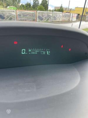 White Toyota Yaris 2007 in Vilnius, with an engine capacity of 1.30 L and mileage of 208 thousand km for 3200 €, photo 12 on AUTOMOTO.COM.LV