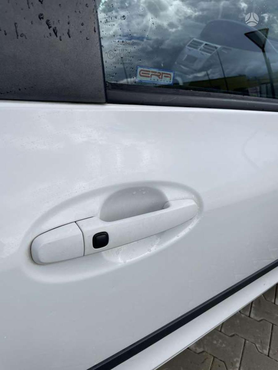 White Toyota Yaris 2007 in Vilnius, with an engine capacity of 1.30 L and mileage of 208 thousand km for 3200 €, photo 14 on AUTOMOTO.COM.LV