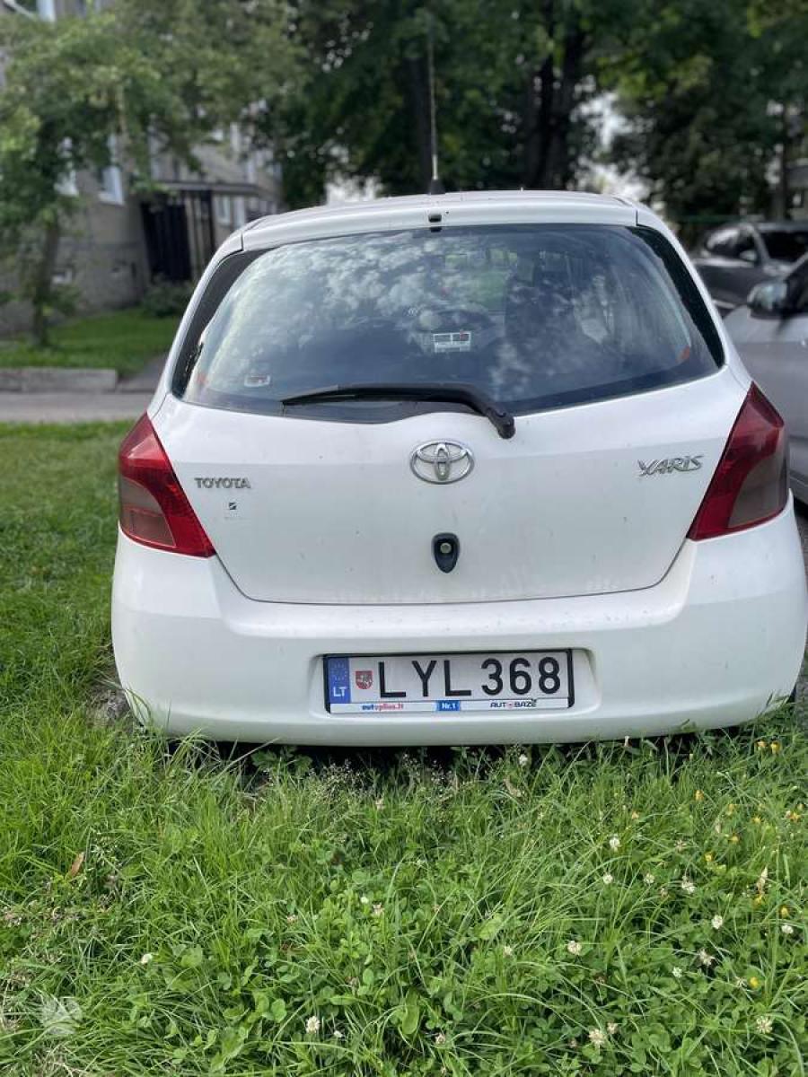 Balts Toyota Yaris 2007 Kaišiadorys, ar dzinēja tilpumu 1.40 L un nobraukumu 332 tūkst. km par 1500 €, foto 4 vietnē AUTOMOTO.COM.LV
