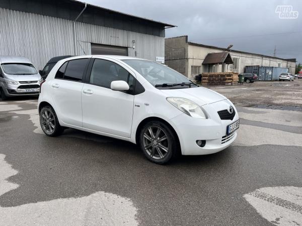 White Toyota Yaris 2008 in Klaipeda, with an engine capacity of 1.40 L and mileage of 200 thousand km for 2550 €, photo 3 on AUTOMOTO.COM.LV