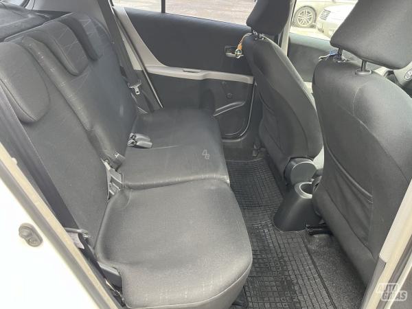 White Toyota Yaris 2008 in Klaipeda, with an engine capacity of 1.40 L and mileage of 200 thousand km for 2550 €, photo 9 on AUTOMOTO.COM.LV