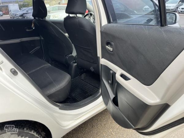 White Toyota Yaris 2008 in Klaipeda, with an engine capacity of 1.40 L and mileage of 200 thousand km for 2550 €, photo 10 on AUTOMOTO.COM.LV