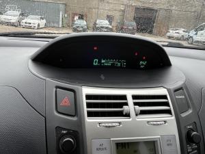 Белый Тойота Ярис 2008 в Клайпеда, объемом двигателя 1.40 л и пробегом 200 тыс. км за 2550 €, фото 15 на AUTOMOTO.COM.LV