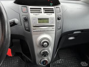 Белый Тойота Ярис 2008 в Клайпеда, объемом двигателя 1.40 л и пробегом 200 тыс. км за 2550 €, фото 16 на AUTOMOTO.COM.LV