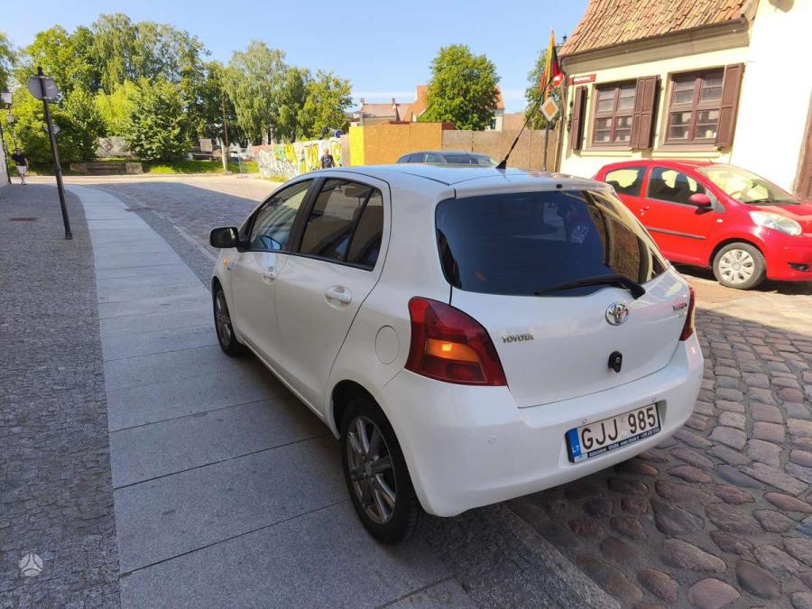 Balts Toyota Yaris 2008 Klaipėda, ar dzinēja tilpumu 1.36 L un nobraukumu 200 tūkst. km par 2850 €, foto 7 vietnē AUTOMOTO.COM.LV