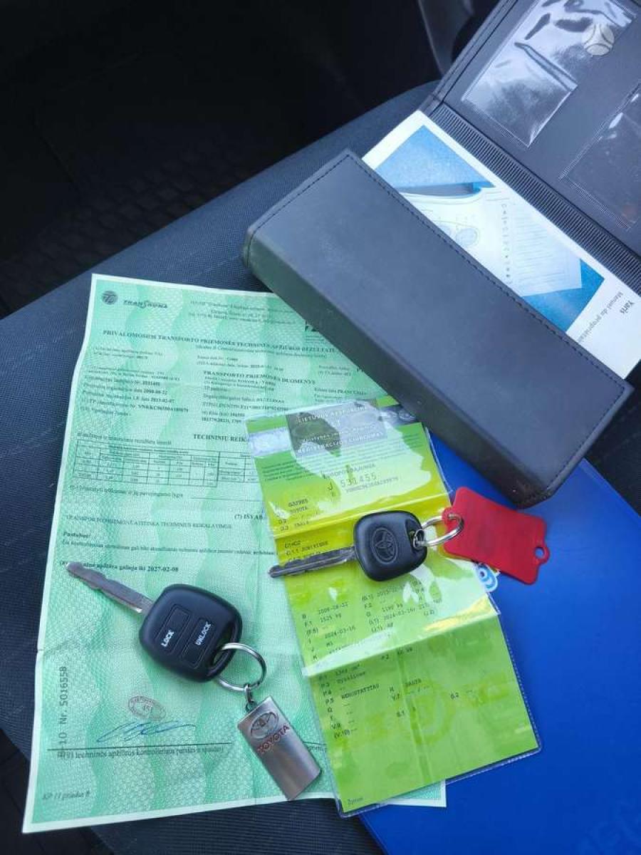 Balts Toyota Yaris 2008 Klaipėda, ar dzinēja tilpumu 1.36 L un nobraukumu 200 tūkst. km par 2850 €, foto 13 vietnē AUTOMOTO.COM.LV