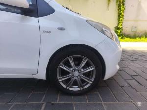Balts Toyota Yaris 2008 Klaipėda, ar dzinēja tilpumu 1.36 L un nobraukumu 200 tūkst. km par 2850 €, foto 14 vietnē AUTOMOTO.COM.LV