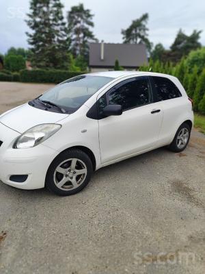Balts Toyota Yaris 2009 Aizkraukle, ar dzinēja tilpumu 1.30 L un nobraukumu 222 tūkst. km par 1800 €, foto 3 vietnē AUTOMOTO.COM.LV
