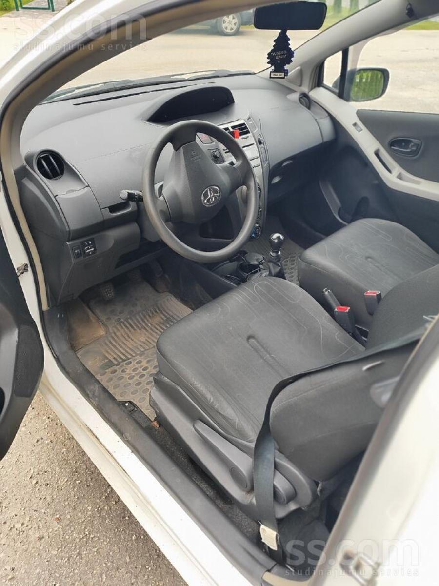 Balts Toyota Yaris 2009 Aizkraukle, ar dzinēja tilpumu 1.30 L un nobraukumu 222 tūkst. km par 1800 €, foto 7 vietnē AUTOMOTO.COM.LV
