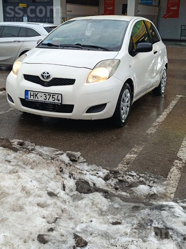 Balts Toyota Yaris 2009 Rīga, ar dzinēja tilpumu 1.30 L un nobraukumu 400 tūkst. km par 1950 €, foto 1 vietnē AUTOMOTO.COM.LV