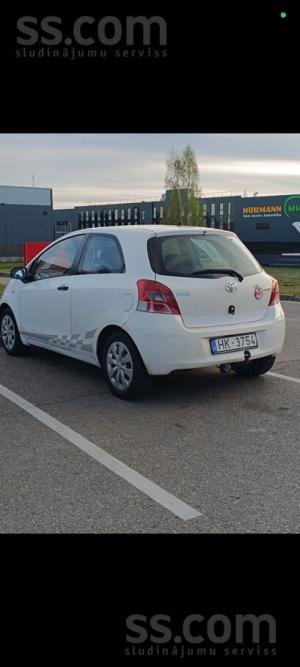 Balts Toyota Yaris 2009 Rīga, ar dzinēja tilpumu 1.30 L un nobraukumu 400 tūkst. km par 1950 €, foto 3 vietnē AUTOMOTO.COM.LV