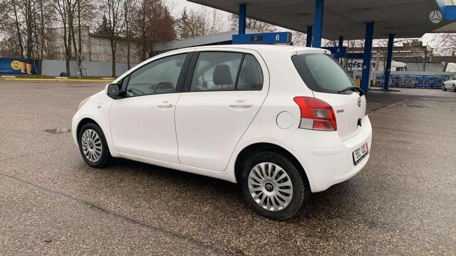 White Toyota Yaris 2010 in Marijampole, with an engine capacity of 1.33 L and mileage of 200 thousand km for 2499 €, photo 7 on AUTOMOTO.COM.LV