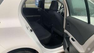 White Toyota Yaris 2010 in Marijampole, with an engine capacity of 1.33 L and mileage of 200 thousand km for 2499 €, photo 13 on AUTOMOTO.COM.LV