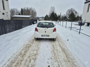 White Toyota Yaris 2010 in Vilnius, with an engine capacity of 1.32 L and mileage of 210 thousand km for 2000 €, photo 6 on AUTOMOTO.COM.LV