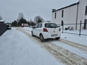 White Toyota Yaris 2010 in Vilnius, with an engine capacity of 1.32 L and mileage of 210 thousand km for 2000 €, photo 7 on AUTOMOTO.COM.LV