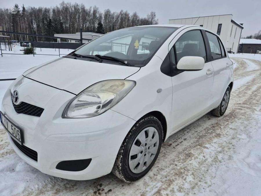 White Toyota Yaris 2010 in Vilnius, with an engine capacity of 1.32 L and mileage of 210 thousand km for 2000 €, photo 10 on AUTOMOTO.COM.LV