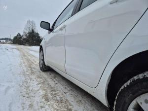 White Toyota Yaris 2010 in Vilnius, with an engine capacity of 1.32 L and mileage of 210 thousand km for 2000 €, photo 12 on AUTOMOTO.COM.LV