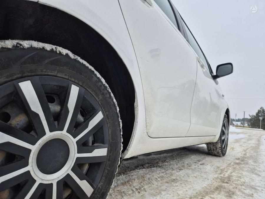 White Toyota Yaris 2010 in Vilnius, with an engine capacity of 1.32 L and mileage of 210 thousand km for 2000 €, photo 13 on AUTOMOTO.COM.LV