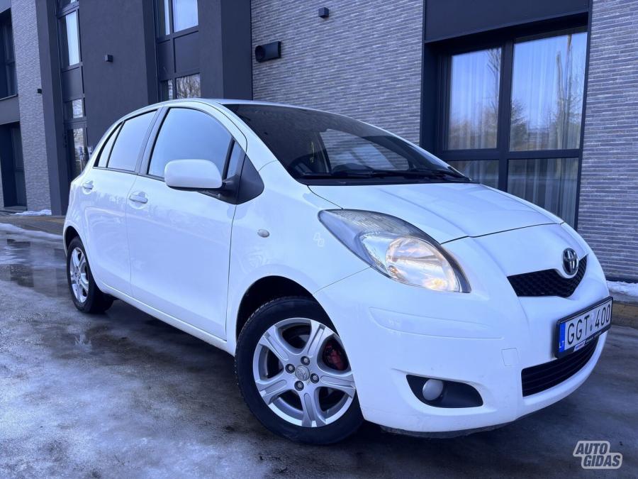 Balts Toyota Yaris 2010 Kauņa, ar dzinēja tilpumu 1.40 L un nobraukumu 350 tūkst. km par 2250 €, foto 5 vietnē AUTOMOTO.COM.LV