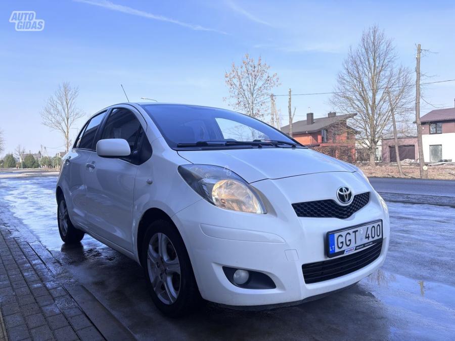 Balts Toyota Yaris 2010 Kauņa, ar dzinēja tilpumu 1.40 L un nobraukumu 350 tūkst. km par 2250 €, foto 8 vietnē AUTOMOTO.COM.LV
