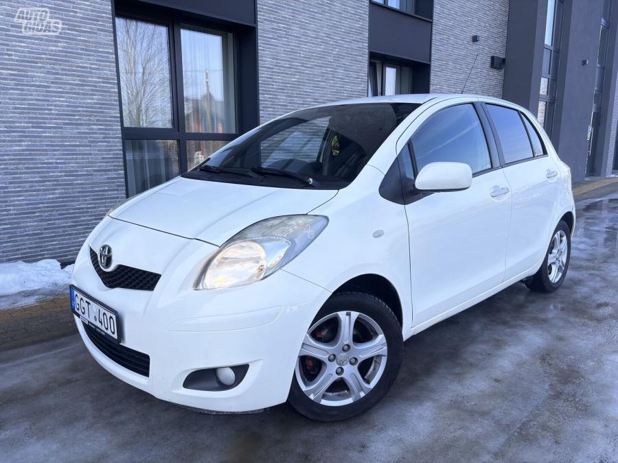 White Toyota Yaris 2010 in Kaunas, with an engine capacity of 1.40 L and mileage of 350 thousand km for 1890 €, photo 5 on AUTOMOTO.COM.LV