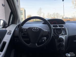 Balts Toyota Yaris 2010 Kauņa, ar dzinēja tilpumu 1.40 L un nobraukumu 350 tūkst. km par 1890 €, foto 11 vietnē AUTOMOTO.COM.LV