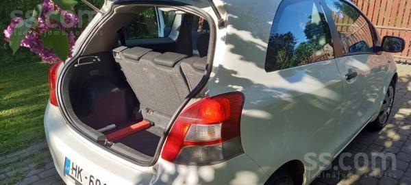 White Toyota Yaris 2010 in Riga, with an engine capacity of 1.30 L and mileage of 201 thousand km for 2000 €, photo 4 on AUTOMOTO.COM.LV