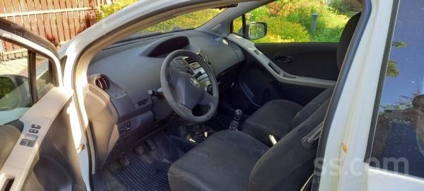 White Toyota Yaris 2010 in Riga, with an engine capacity of 1.30 L and mileage of 201 thousand km for 2000 €, photo 6 on AUTOMOTO.COM.LV