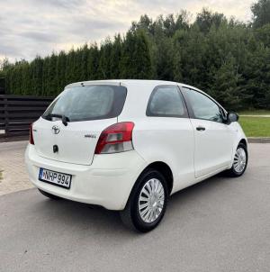 White Toyota Yaris 2010 in Vilnius, with an engine capacity of 1.36 L and mileage of 268 thousand km for 2250 €, photo 4 on AUTOMOTO.COM.LV
