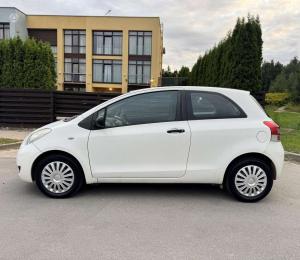 White Toyota Yaris 2010 in Vilnius, with an engine capacity of 1.36 L and mileage of 268 thousand km for 2250 €, photo 7 on AUTOMOTO.COM.LV