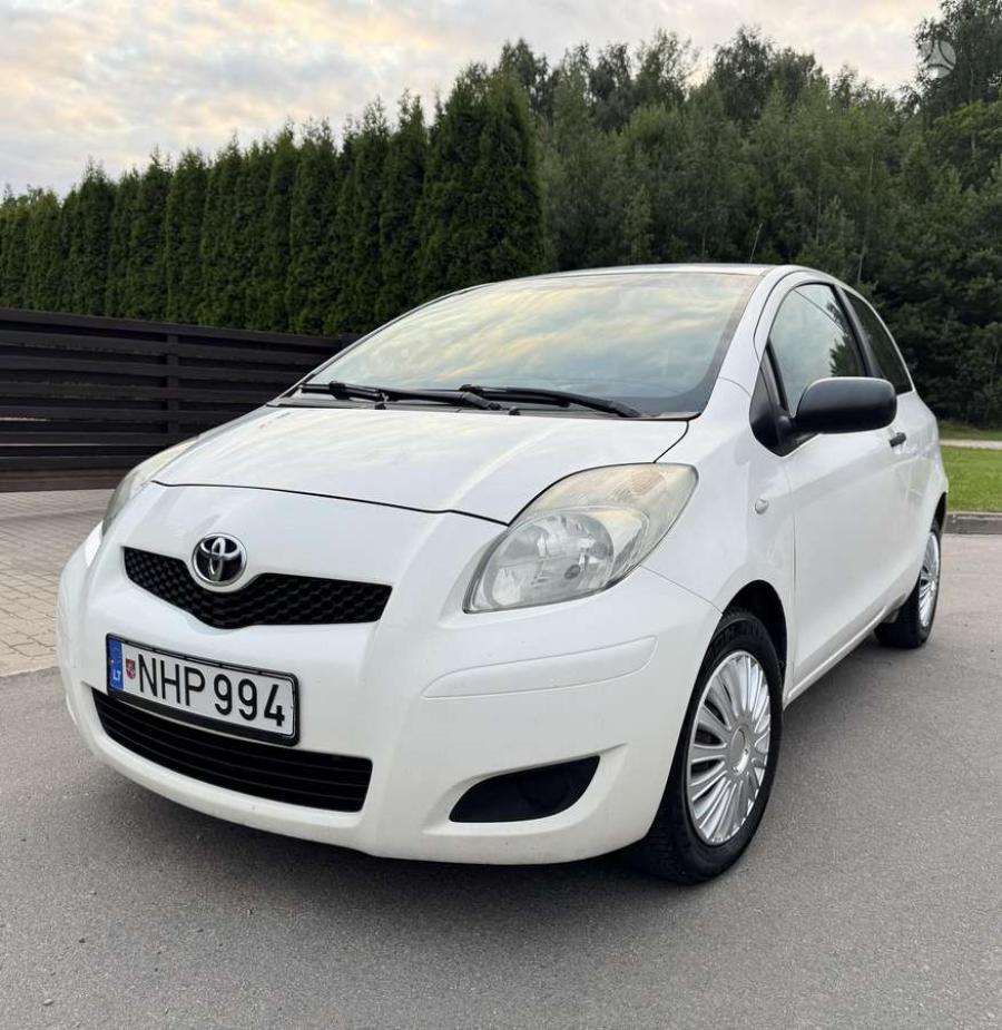 White Toyota Yaris 2010 in Vilnius, with an engine capacity of 1.36 L and mileage of 268 thousand km for 2250 €, photo 8 on AUTOMOTO.COM.LV