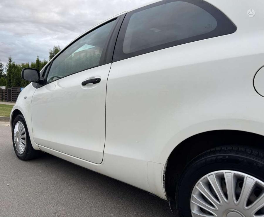 White Toyota Yaris 2010 in Vilnius, with an engine capacity of 1.36 L and mileage of 268 thousand km for 2250 €, photo 11 on AUTOMOTO.COM.LV