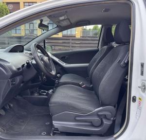 White Toyota Yaris 2010 in Vilnius, with an engine capacity of 1.36 L and mileage of 268 thousand km for 2250 €, photo 15 on AUTOMOTO.COM.LV