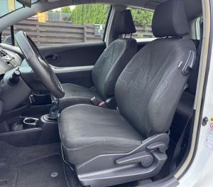 White Toyota Yaris 2010 in Vilnius, with an engine capacity of 1.36 L and mileage of 268 thousand km for 2250 €, photo 16 on AUTOMOTO.COM.LV