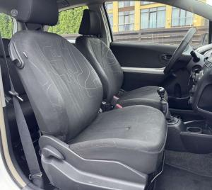 White Toyota Yaris 2010 in Vilnius, with an engine capacity of 1.36 L and mileage of 268 thousand km for 2250 €, photo 18 on AUTOMOTO.COM.LV