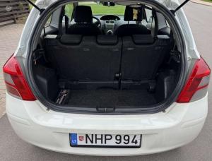 White Toyota Yaris 2010 in Vilnius, with an engine capacity of 1.36 L and mileage of 268 thousand km for 2250 €, photo 20 on AUTOMOTO.COM.LV