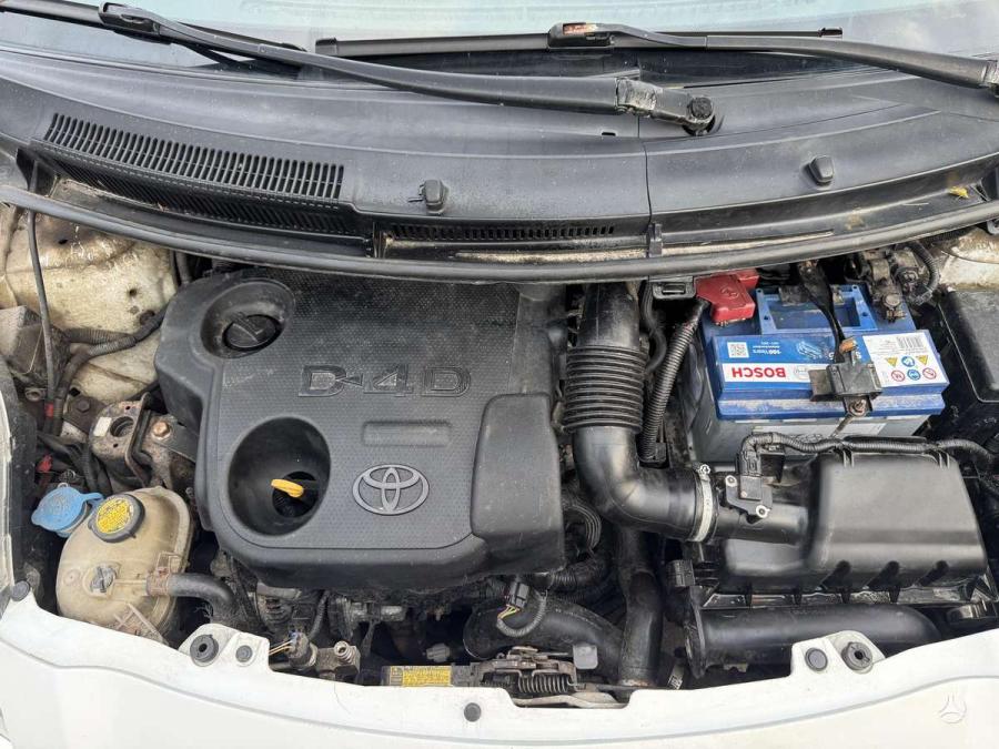 White Toyota Yaris 2010 in Vilnius, with an engine capacity of 1.36 L and mileage of 268 thousand km for 2250 €, photo 24 on AUTOMOTO.COM.LV