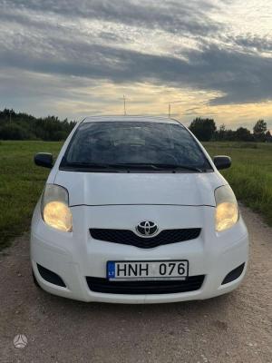 White Toyota Yaris 2010 in Kupiskis, with an engine capacity of 1.36 L and mileage of 210 thousand km for 2100 €, photo 4 on AUTOMOTO.COM.LV