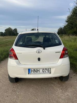 White Toyota Yaris 2010 in Kupiskis, with an engine capacity of 1.36 L and mileage of 210 thousand km for 2100 €, photo 5 on AUTOMOTO.COM.LV