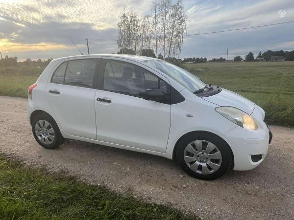 Toyota Yaris 2010 Kupiškis vietnē Balts Toyota Yaris 2010 Kupiškis, ar dzinēja tilpumu 1.36 L un nobraukumu 210 tūkst. km par 2100 €, foto 6 vietnē AUTOMOTO.COM.LV