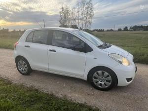 White Toyota Yaris 2010 in Kupiskis, with an engine capacity of 1.36 L and mileage of 210 thousand km for 2100 €, photo 6 on AUTOMOTO.COM.LV