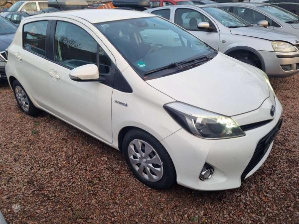White Toyota Yaris 2012 in Siauliai, with an engine capacity of 1.50 L and mileage of 159 thousand km for 7600 €, photo 3 on AUTOMOTO.COM.LV