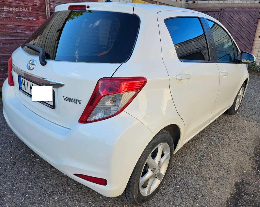 Balts Toyota Yaris 2012 Kupiškis, ar dzinēja tilpumu 1.40 L un nobraukumu 260 tūkst. km par 3300 €, foto 3 vietnē AUTOMOTO.COM.LV