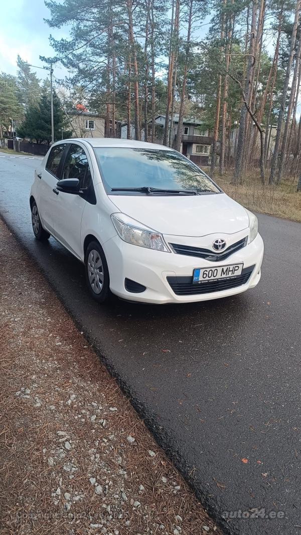 Balts Toyota Yaris 2012 Tallina, ar dzinēja tilpumu 1.30 L un nobraukumu 130 tūkst. km par 5400 €, foto 1 vietnē AUTOMOTO.COM.LV
